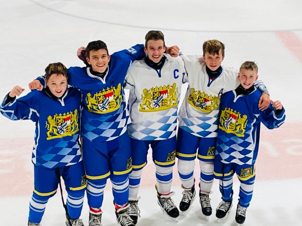 5 Spieler der U13 bei Nachwuchsturnier / EV Landshut 5 Spieler der U13 bei Nachwuchsturnier / EV Landshut